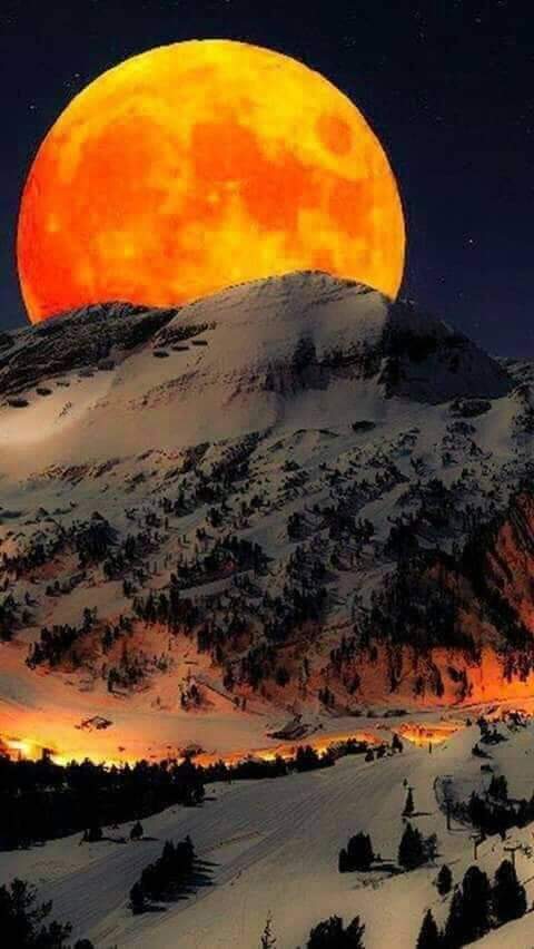 Pictures***A Moon So Beautiful, It Only Happens Every 150 Years | Leila ...